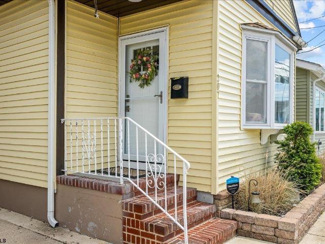 207 N Harvard Ave