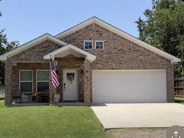 207 N Hubbard St, Alvord, TX 76225