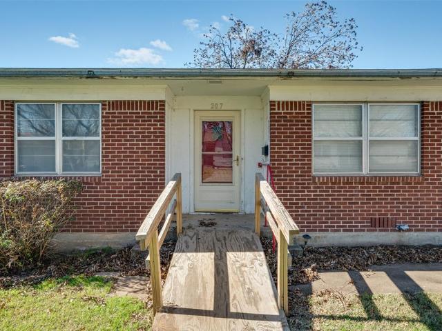 207 N King St, Henrietta, TX 76365 | MLS #21163