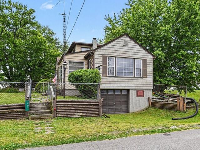 207 N Lilac Ln, Walkerton, IN 46574