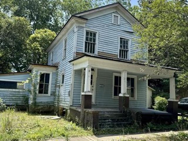207 N Pierce St, Washington, NC 27889