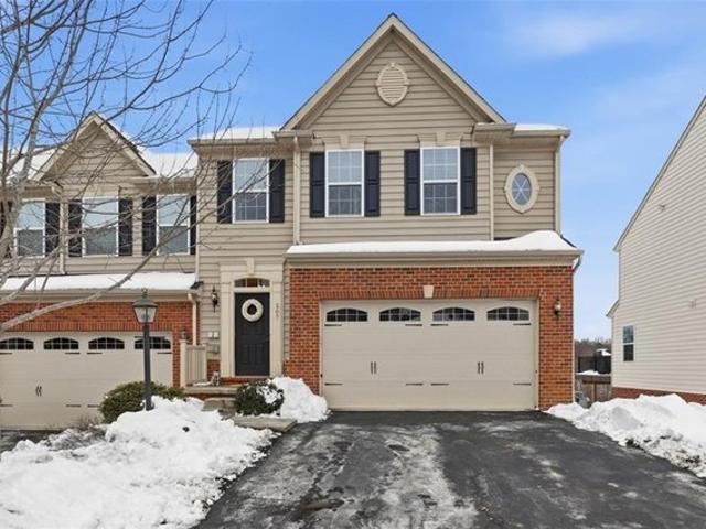 207 Noble Woods Dr, Coraopolis, PA 15108