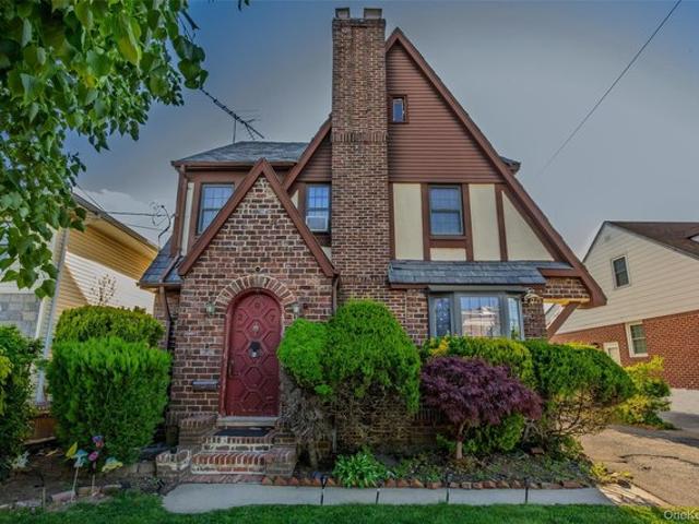 207 New Hyde Park Rd, New Hyde Park, NY 11040