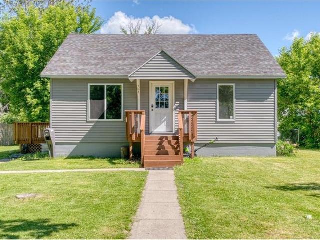 207 NE 7th St, Grand Rapids, MN 55744