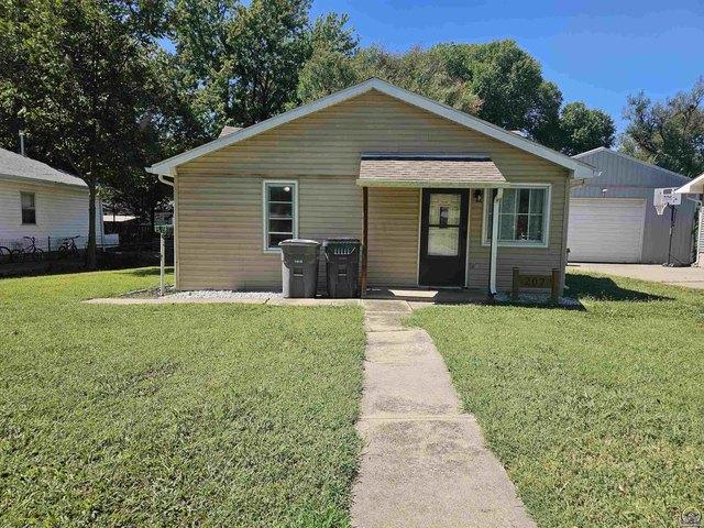 207 S Cottonwood St, Emporia, KS 66801