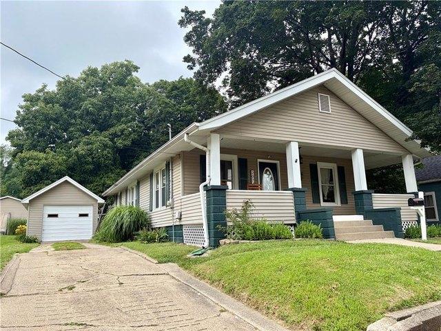 207 S Hickory St, Pana, IL 62557