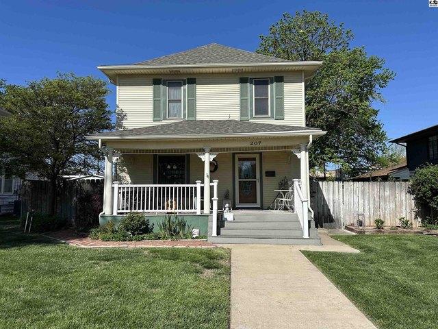 207 S Oak St, Pratt, KS 67124