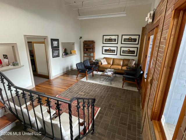207 S Railroad Avenue