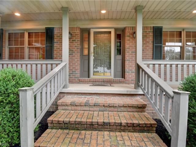 207 Sarah Circle NE