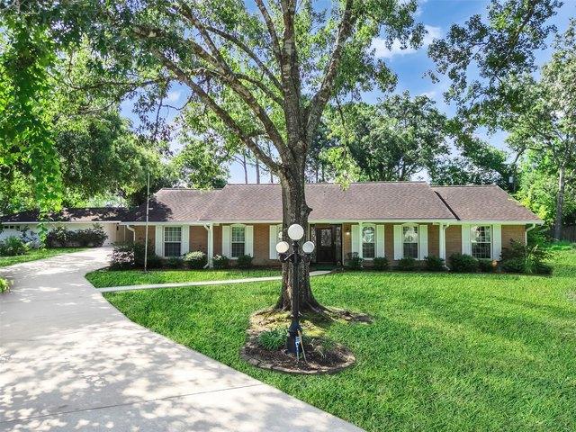 207 Shady Nook Ln, Friendswood, TX 77546