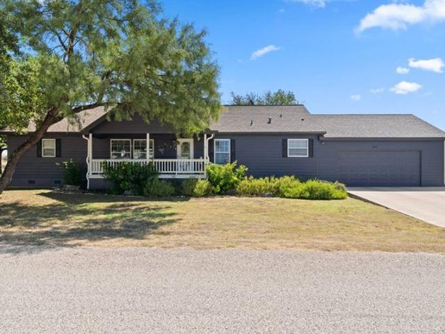 207 Shannon Dr, Fredericksburg, TX 78624