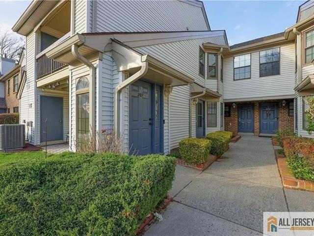 207 Sunshine Ct, Sayreville, NJ 08859