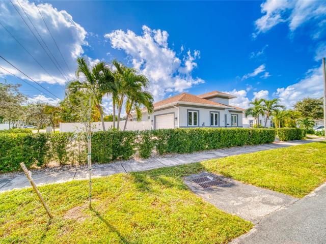 207 SW 11th St, Dania Beach, FL 33004 | MLS #A11797