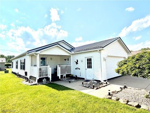 207 Polaris Dr NW, Dover, OH 44622