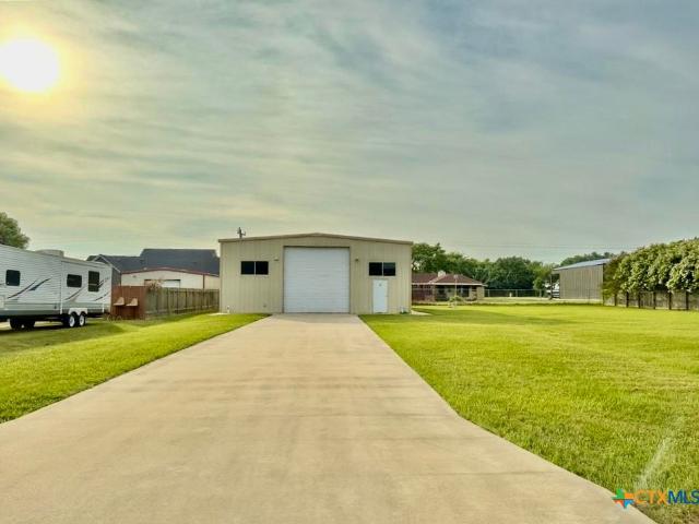 207 Park Ln, Victoria, TX 77904 | MLS #612358 | Compass