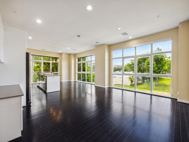 207 Pierce St, Unit 205, Houston, TX 77019 | Compass