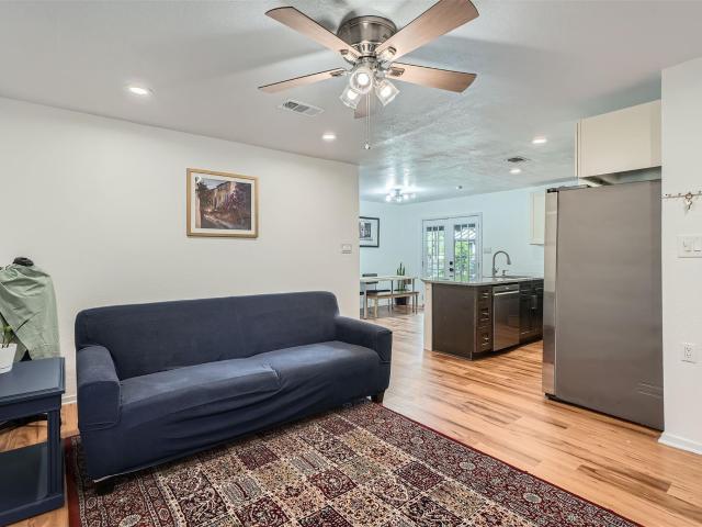 207 Rowland Dr