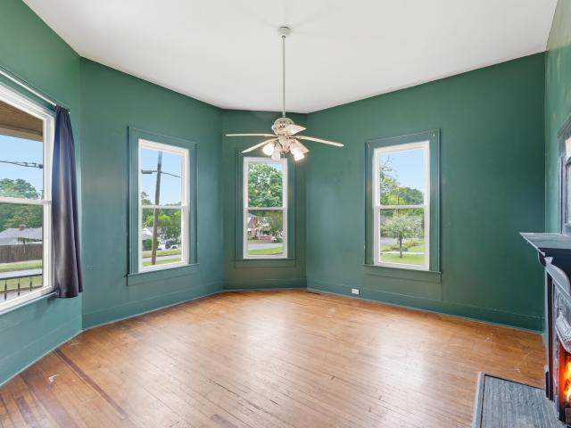 207 River Bluff Dr