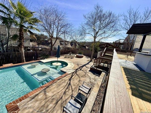 207 River Blf, Castroville, TX 78009