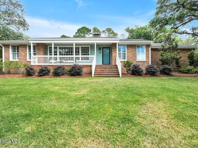 207 River Dr, Southport, NC 28461
