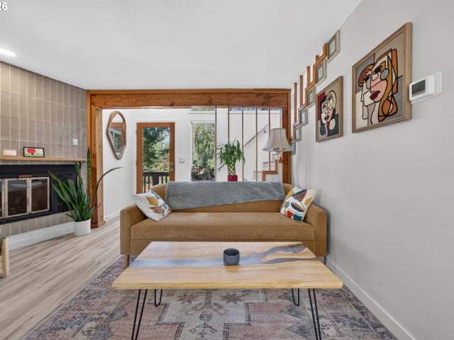 207 W 52ND AVE