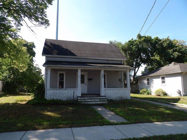207 W 6th St, Clare, MI 48617