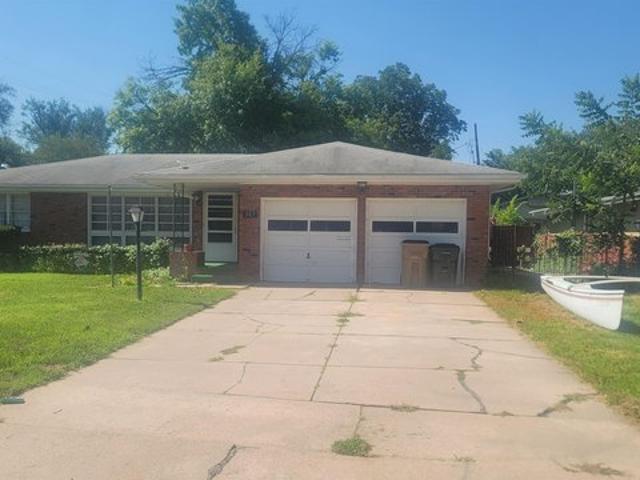 207 W 28th Ave, Hutchinson, KS 67502