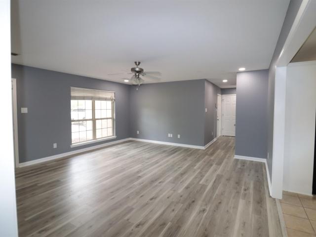 207 W Valentine