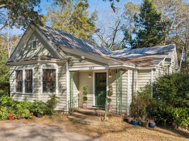 207 W Carolina Ave, Summerville, SC 29483 | MLS #26002 | Compass