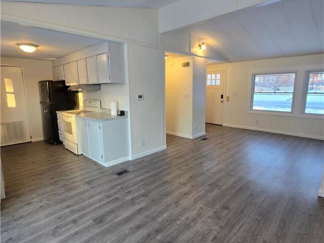 207 W Center