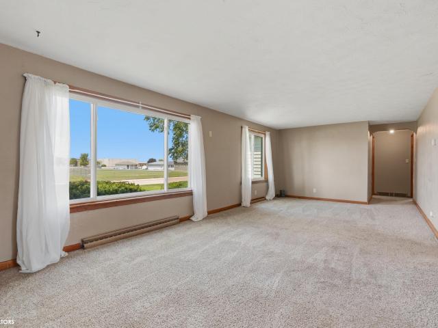 207 W Cummings