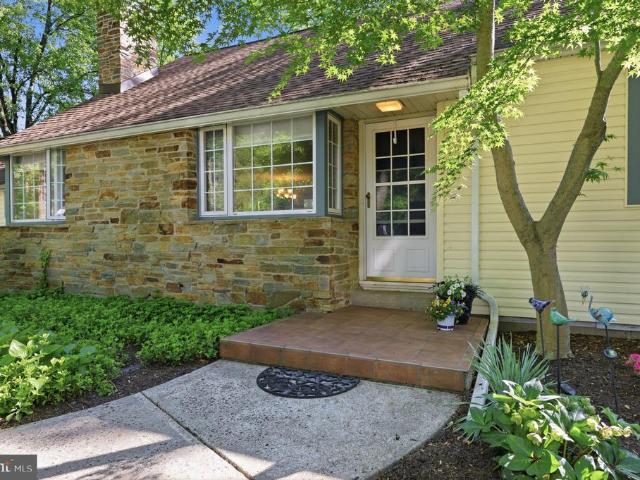 207 W Ferry Road