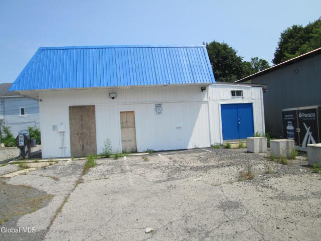 207 W Fulton