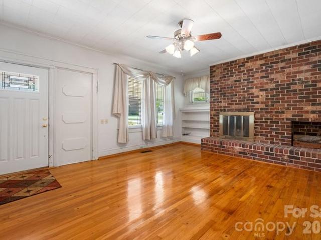 207 W Main St, Maiden, NC 28650
