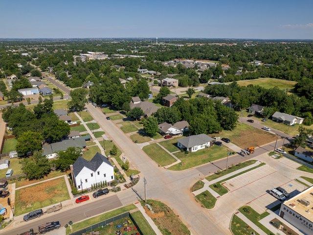 207 W Main St, Edmond, OK 73003