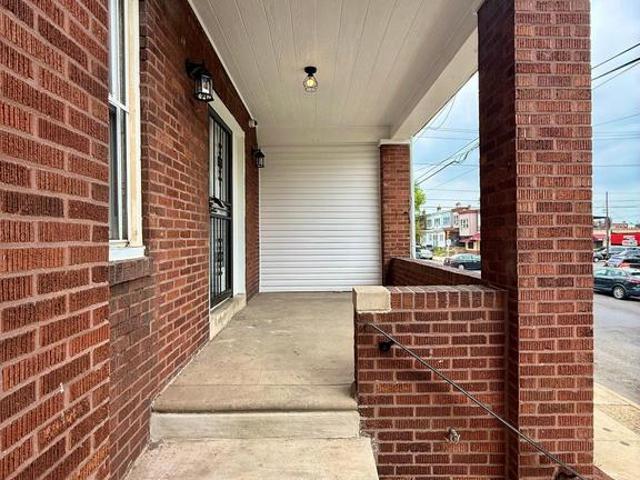 207 W Nedro Avenue