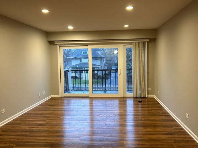 207 W Park Ave, Unit 205, Libertyville, IL 60048 | Compass