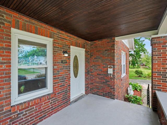 207 W Plum Street