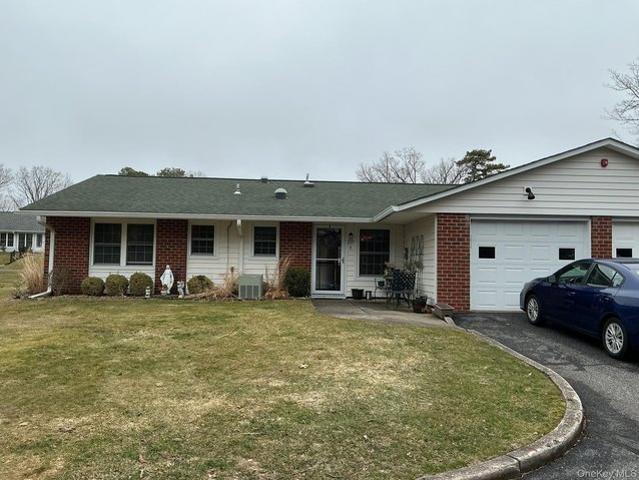 207 Woodbridge Dr Unit B, Ridge, NY 11961