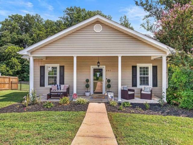 207 Woodside Cir, Simpsonville, SC 29681