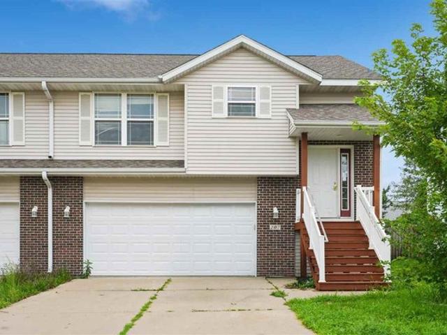 207 Watercress Rd, North Liberty, IA 52317