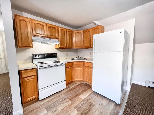 207 Wethersfield Ave / Ari Properties, LLC 2 Bedroom Apartment for Rent at 207 Wethersfield Ave, Hartford, CT 06114 Barry Square
