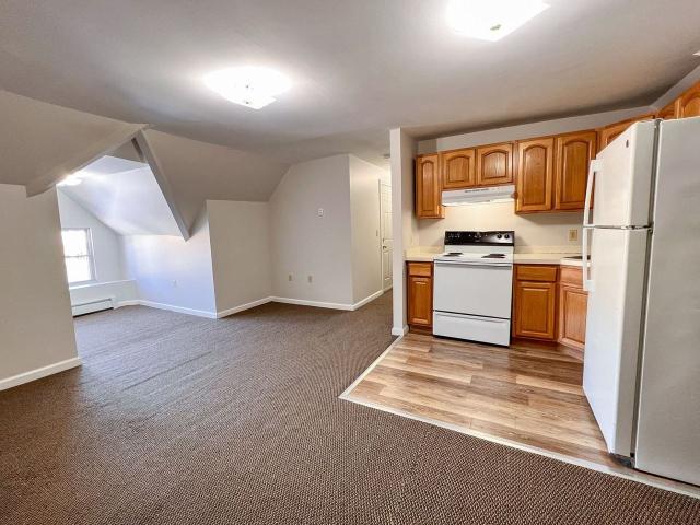 207 Wethersfield Ave / Ari Properties, LLC 2 Bedroom Apartment for Rent at 207 Wethersfield Ave, Hartford, CT 06114 Barry Square