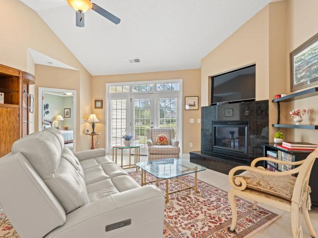 207 Wedgefield Dr