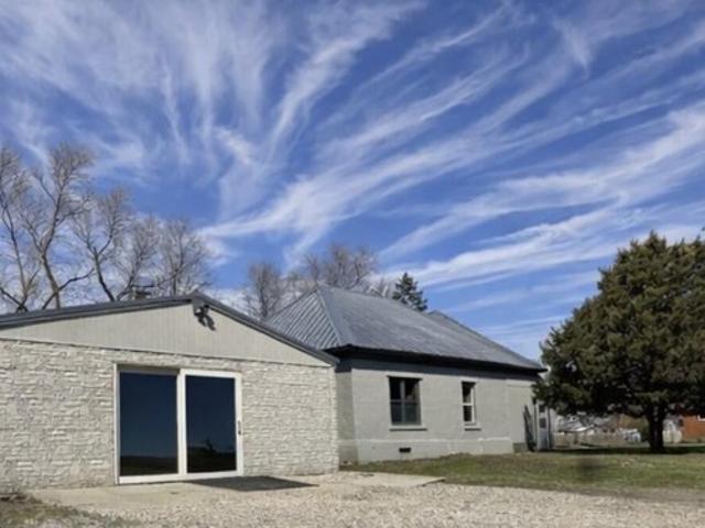 207 Whitton Ave, Cresbard, SD 57435