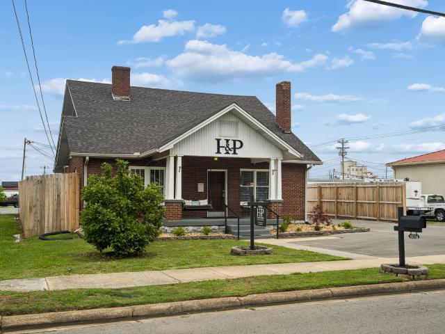 207 University Ave