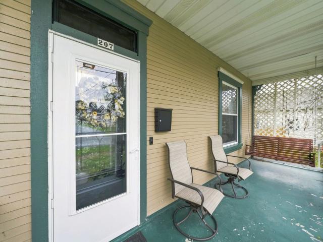207 Vincennes