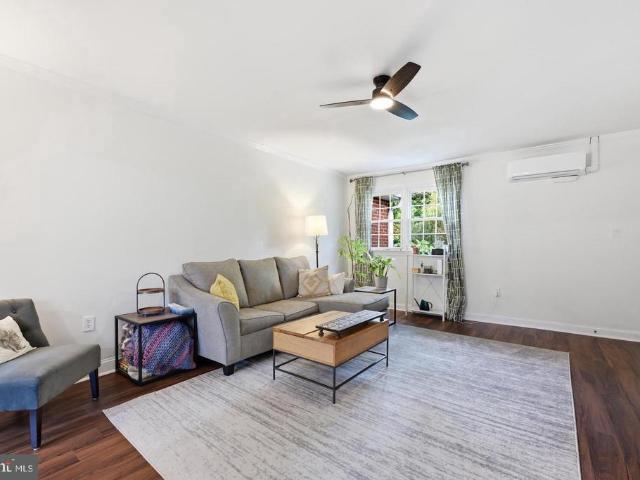 207 Yardley Cmns