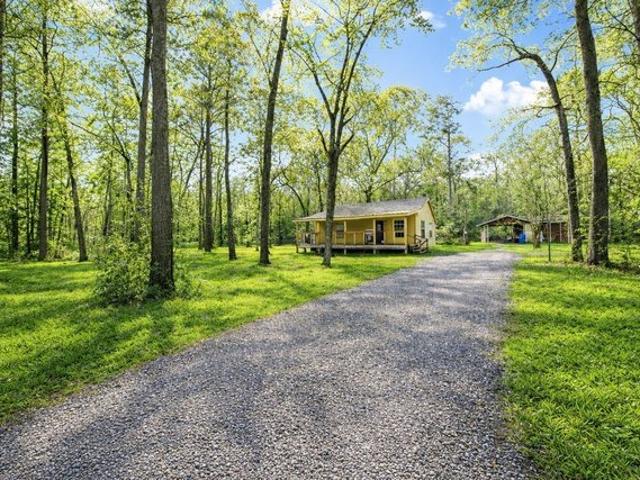 20848 S Sabine Dr, New Caney, TX 77357