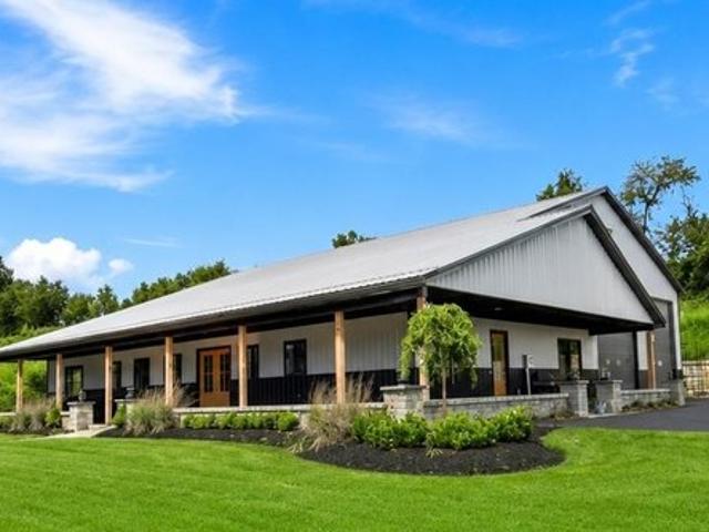 2084 Boquet Rd, Jeannette, PA 15644